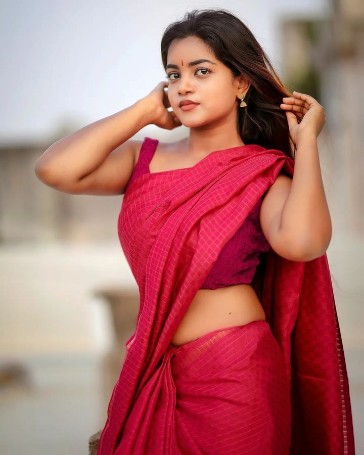 PHOTOS : சேலையில் சொக்கவைக்கும்.. மாடல் யுவஸ்ரீ ராஜேந்திரனின் அசத்தல் ...