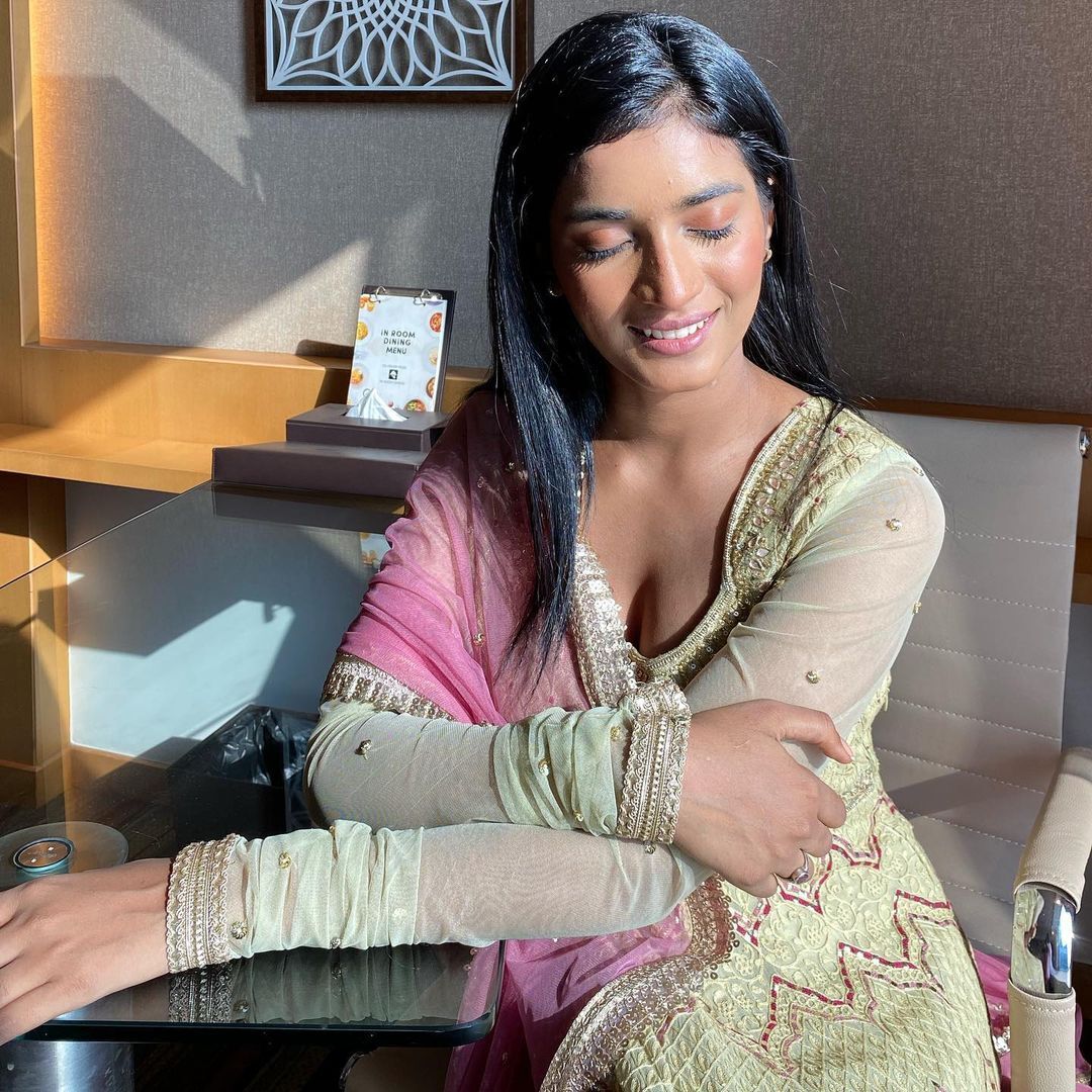 photos : புடவையில் டக்கர் போஸ்.. மாடல் அழகி மான்யா சிங்கின் கலக்கல் ஸ்டில்ஸ்! | Fashion Model ...