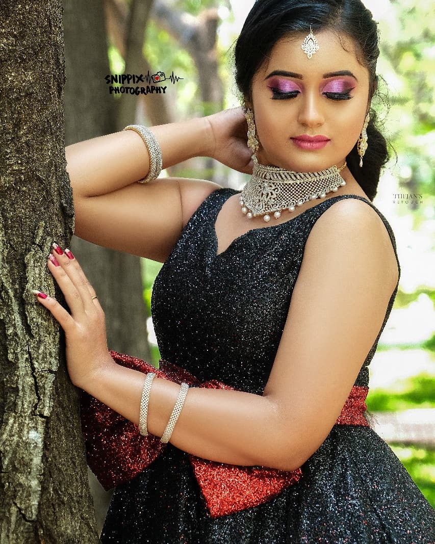 photos : க்யூட்டான ஸ்மைல போட்டு சாட்சிட்டாளே! நடிகை அக்ஷயா கந்தமுதனின் கலக்கல் பிக்ஸ் இதோ ...