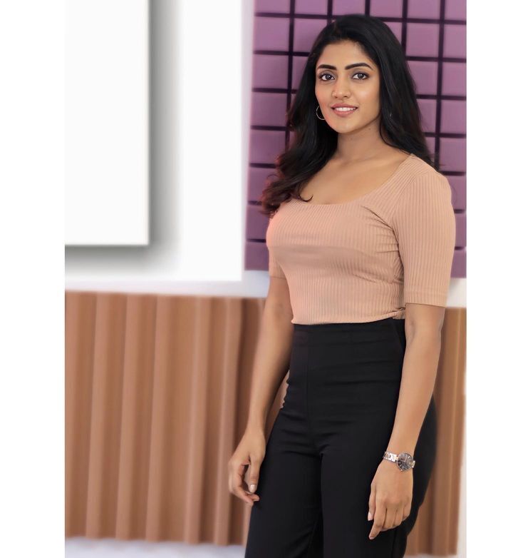 PHOTOS : காருக்குள் மனதை மயக்கம் போட்டோஷூட்.. ஈஷா ரெப்பாவின் ஸ்டைலிஷ் ...