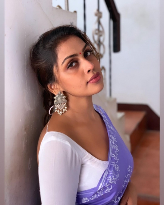 photos : புடவையில் வசீகரிக்கும் அழகு.. நடிகை ஸ்ரீநிகாவின் ஸ்டன்னிங் ...