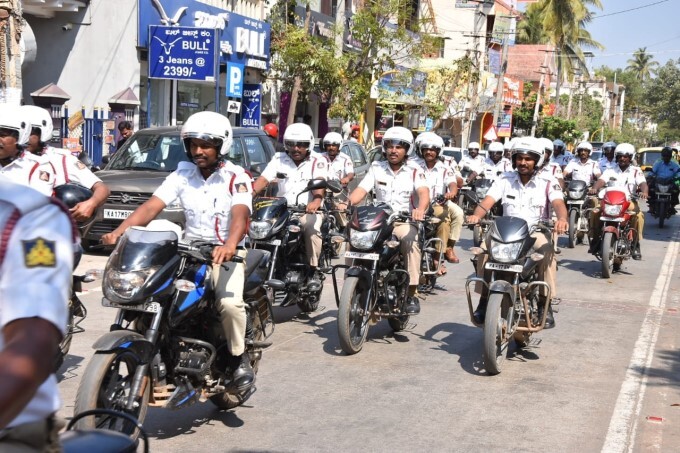 ದಾವಣಗೆರೆ ಪೊಲೀಸರಿಂದ ಹೆಲ್ಮೆಟ್ ಜಾಗೃತಿ ಜಾಥಾ | Wear Helmet Campaign By ...