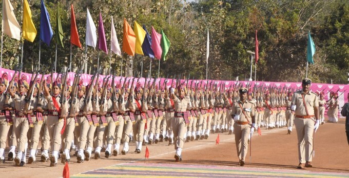 ಧಾರವಾಡದಲ್ಲಿ ಮಹಿಳಾ ಪೊಲೀಸ್ ಕಾನ್ಸ್‌ಸ್ಟೇಬಲ್‌ಗಳ ನಿರ್ಗಮನ ಪಥ ಸಂಚಲನ | Women ...