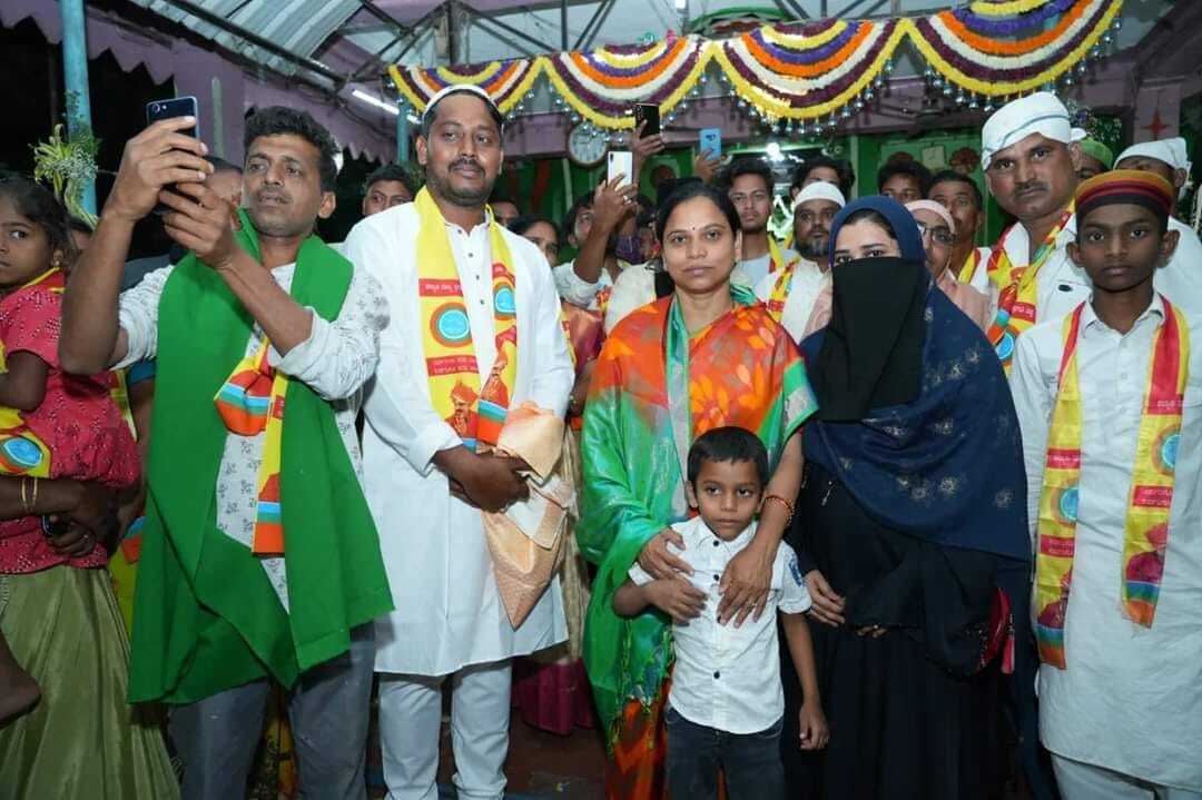 ಲಕ್ಷ್ಮೀ ಅರುಣಾ ಗೆಲುವಿಗಾಗಿ ಬಳ್ಳಾರಿಯ ಯುವಕನಿಂದ ಪಾದಯಾತ್ರೆ | Rajak Padayatra ...