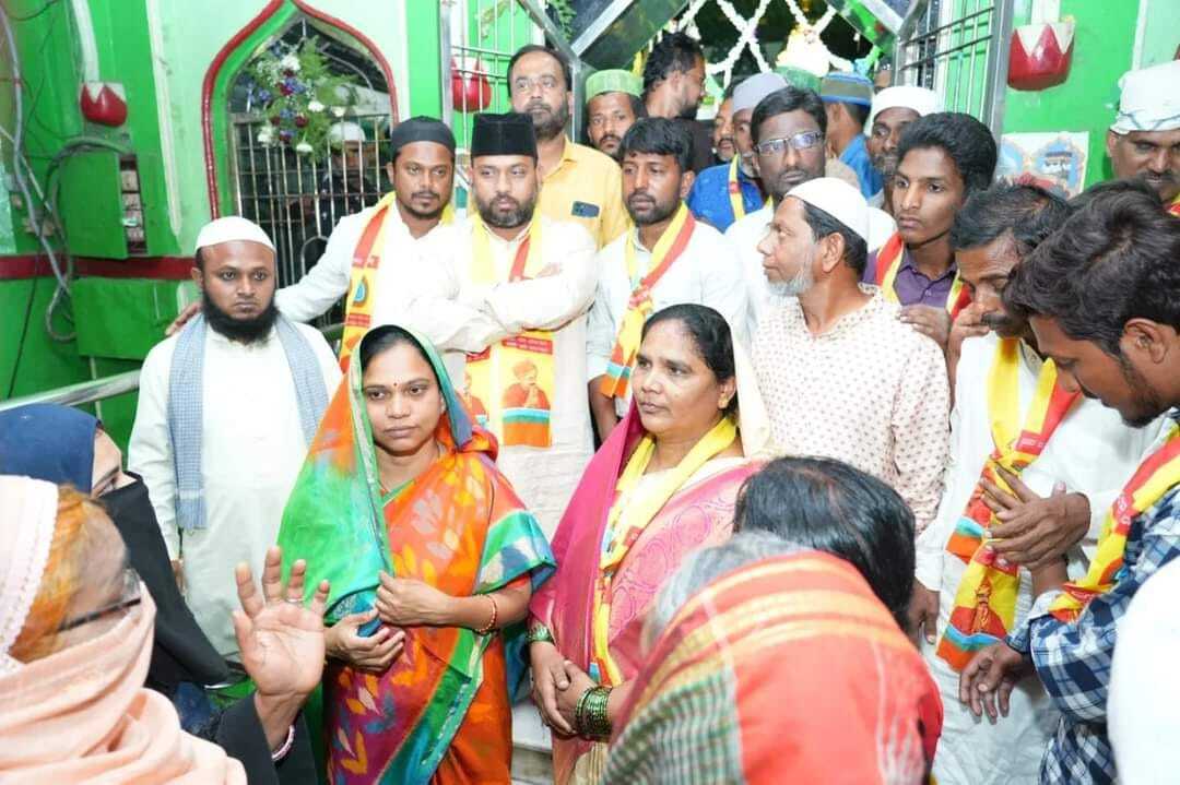 ಲಕ್ಷ್ಮೀ ಅರುಣಾ ಗೆಲುವಿಗಾಗಿ ಬಳ್ಳಾರಿಯ ಯುವಕನಿಂದ ಪಾದಯಾತ್ರೆ | Rajak Padayatra ...