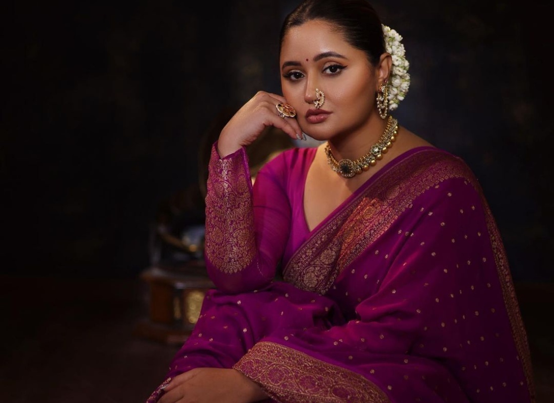 শাড়িতে অপরূপা রেশমি, নজরকাড়া লুক নিয়ে ইন্টারনেটে হাজির অভিনেত্রী ...