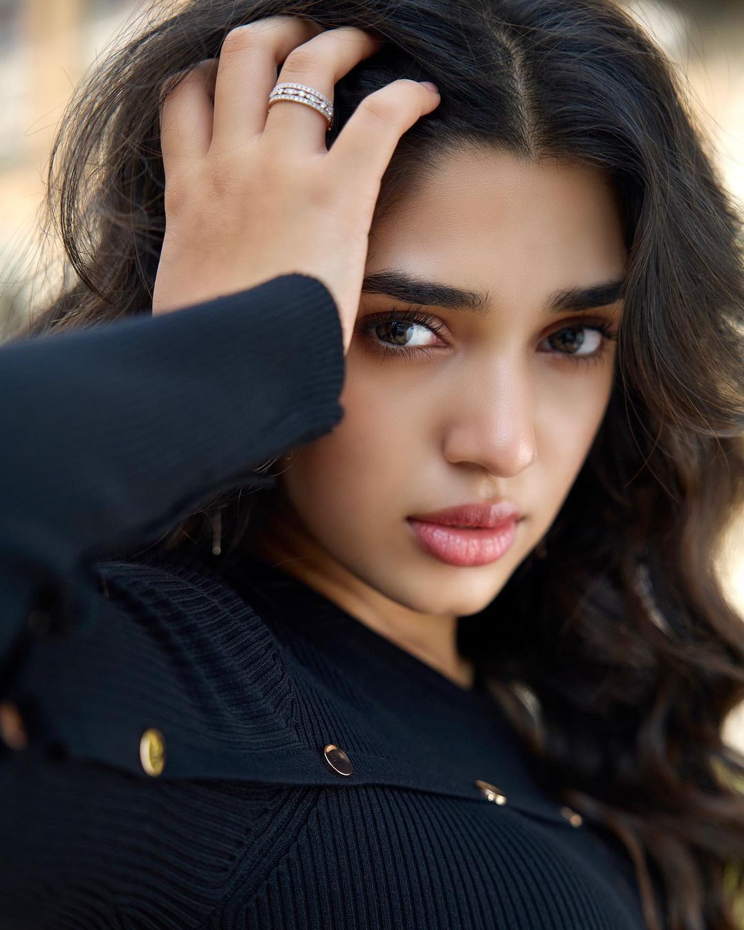 కొంటె చూపులతో మనసు దోచేస్తున్న కృతి శెట్టి | Actress Krithi Shetty Hot ...