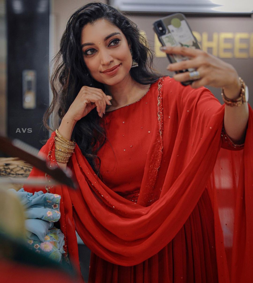 Rithu Manthra: ആഹാ... സൂപ്പർ! വീക്കെന്റിൽ പൊളി ലുക്കിൽ ഋതു മന്ത്ര ...