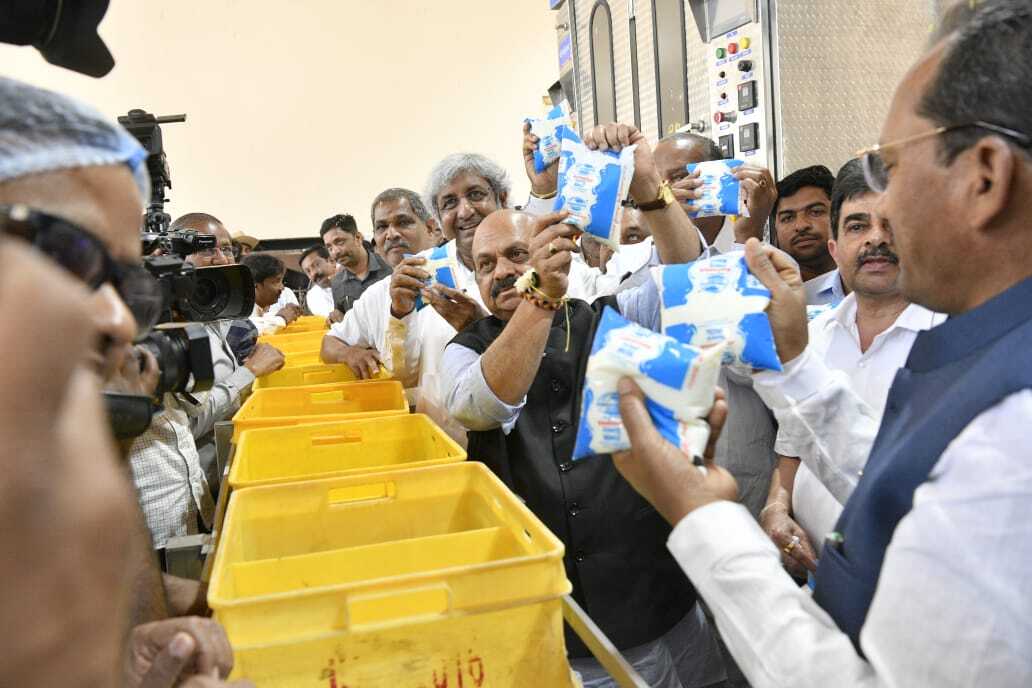 ಹಾವೇರಿ: UHT ಹಾಲು ಪ್ಯಾಕಿಂಗ್ ಸ್ಥಾವರ- ಹಾಲು ಸ್ಯಾಚೆಟ್ ಪ್ಯಾಕಿಂಗ್ ಘಟಕ ಉದ್ಘಾಟನೆ ...