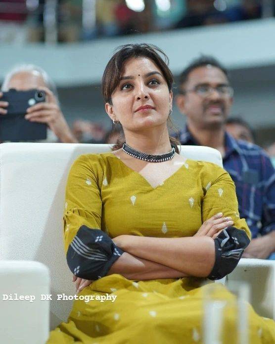 Manju Warrier: ലുക്കിലും വാക്കിലും പൊളിയായി മഞ്ജു വാര്യർ.... എംവിഡി ...