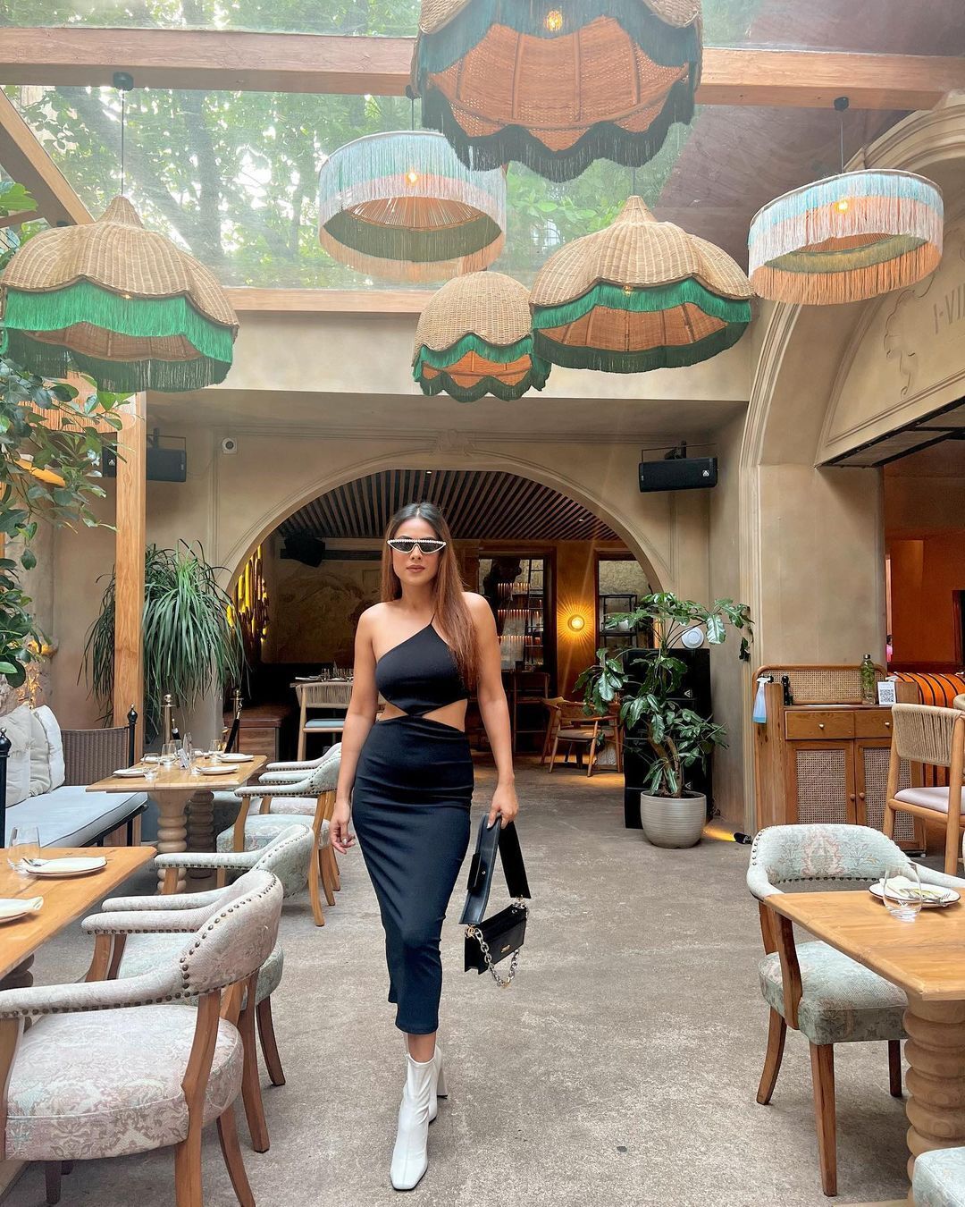 Nia Sharma Photos : ઓફ શોલ્ડર બિકીની સ્ટાઈલ ટોપમાં નિયા શર્માએ આપ્યા ...