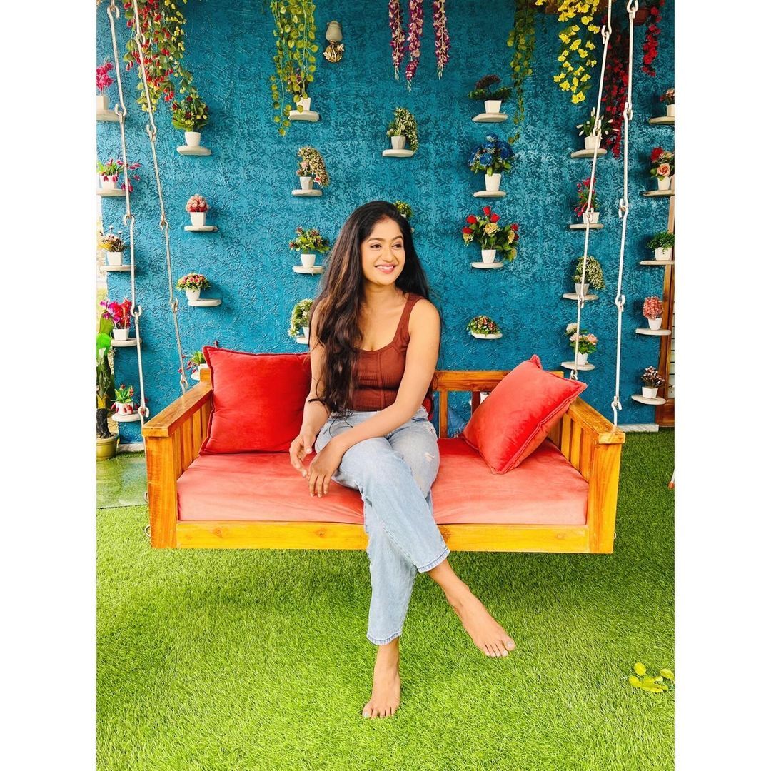 photos : குட்டி உடையில் ஜீ தமிழ் சீரியல் நடிகை.. வேற லெவல் போட்டோஸ் இதோ ...