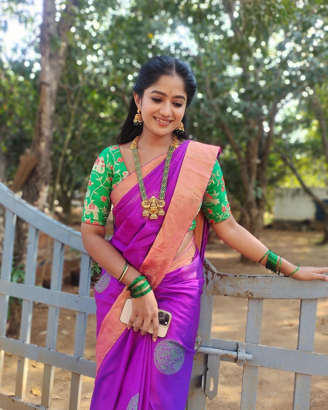 photos : குட்டி உடையில் ஜீ தமிழ் சீரியல் நடிகை.. வேற லெவல் போட்டோஸ் இதோ ...