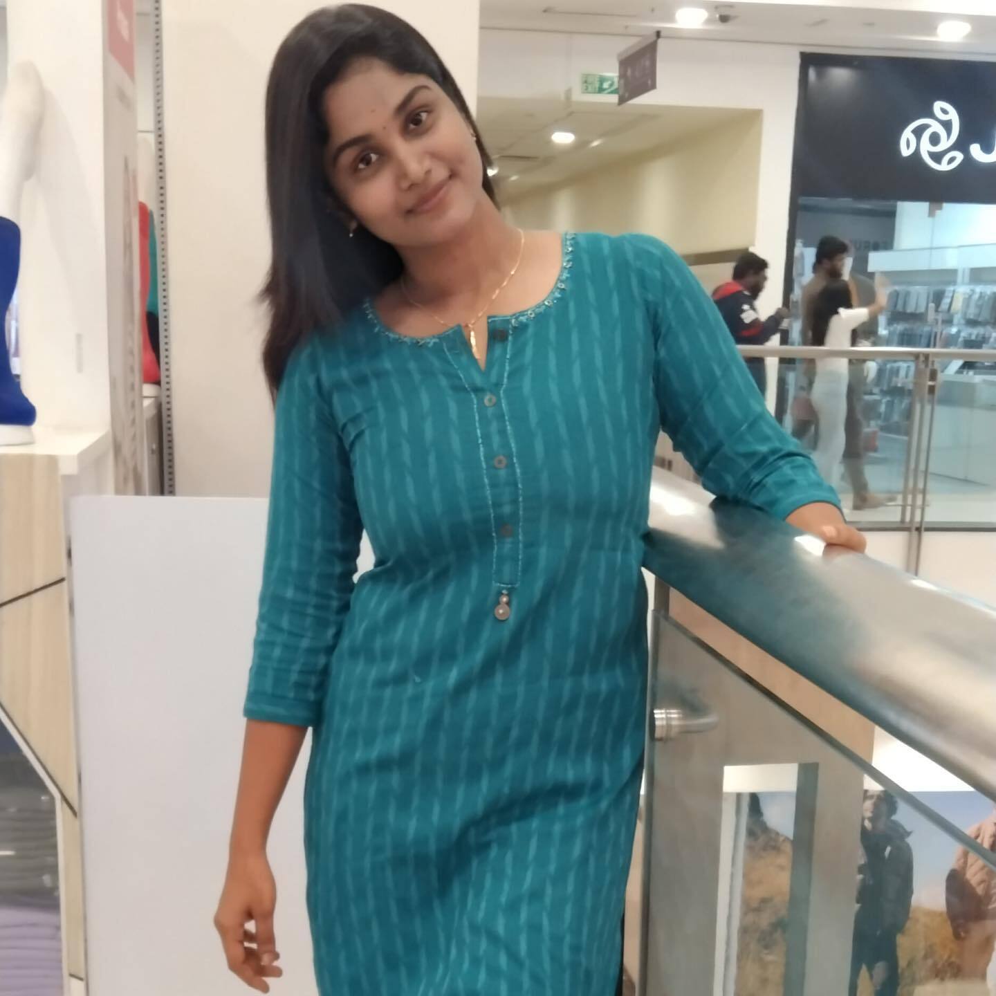 PHOTOS : சுடிதாரில் சூப்பர் லுக்.. ரோஜா ஸ்ரீயின் லேட்டஸ்ட் புகைப்படங்கள் இதோ.. | Actress Roja ...