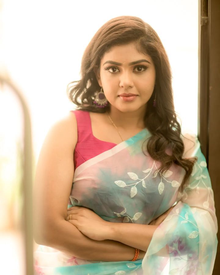 PHOTOS : டாப் ஹீரோயின் ரேஞ்சுக்கு போஸ் கொடுத்த சீரியல் நடிகை.. ஹேமா ராஜ்குமாரின் ரீசன்ட் பிக்ஸ் ...