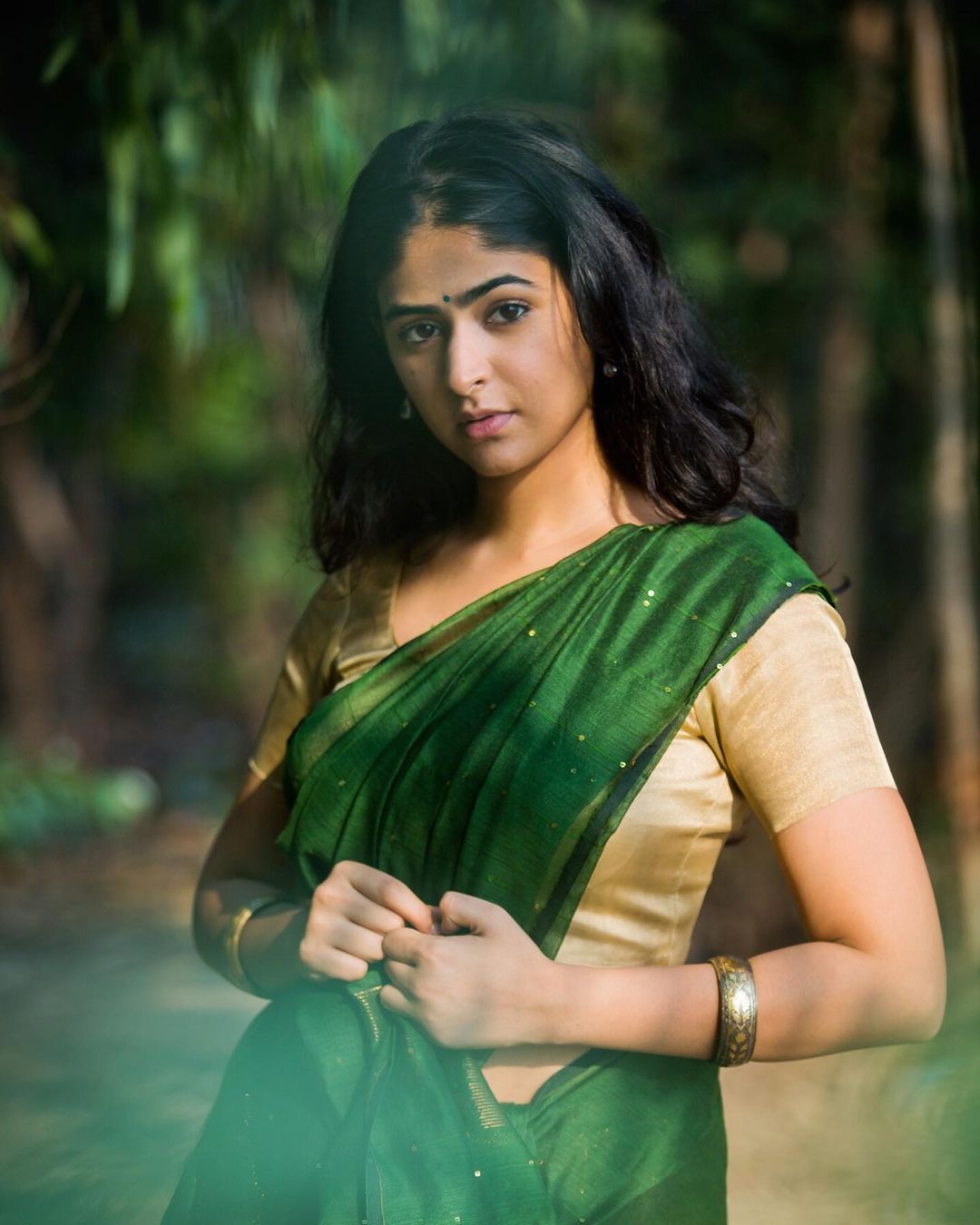 photos : பூனை குட்டியுடன் கொஞ்சி விளையாடும் ஜி வி பிரகாஷ் ஹீரோயின் ...