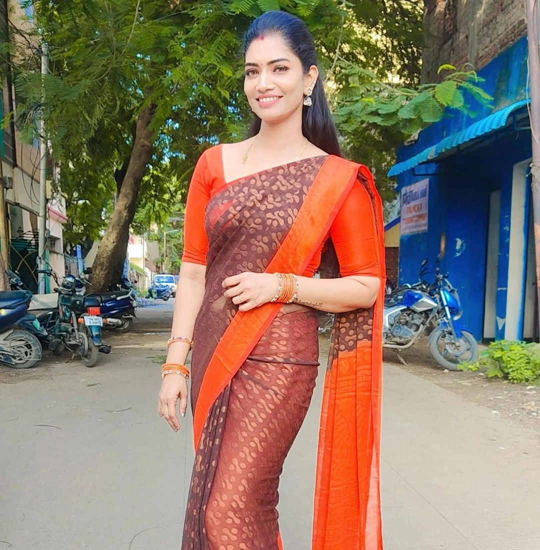 photos : டைட் கவுனில் ரசிகர்களை சிலிர்க்க வைத்த க்ரித்திகா அண்ணாமலை ...