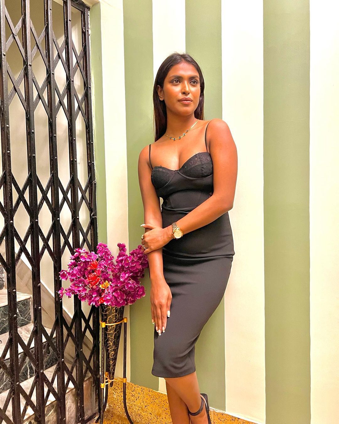 photos : மினு மினுக்கும் அழகில் பௌலோமி தாஸ்.. வசீகரிக்கும் லேட்டஸ்ட் க்ளிக்ஸ் இதோ! | Actress ...