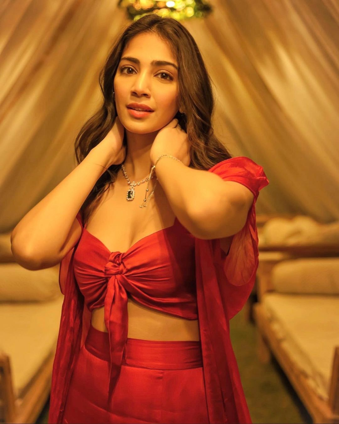 photos : வொயிட் டாப்பில் மனதை மயக்கும் யோகிதா பிஹானி.. கலக்கலான ரீசன்ட் பிக்ஸ் இதோ! | Actress ...