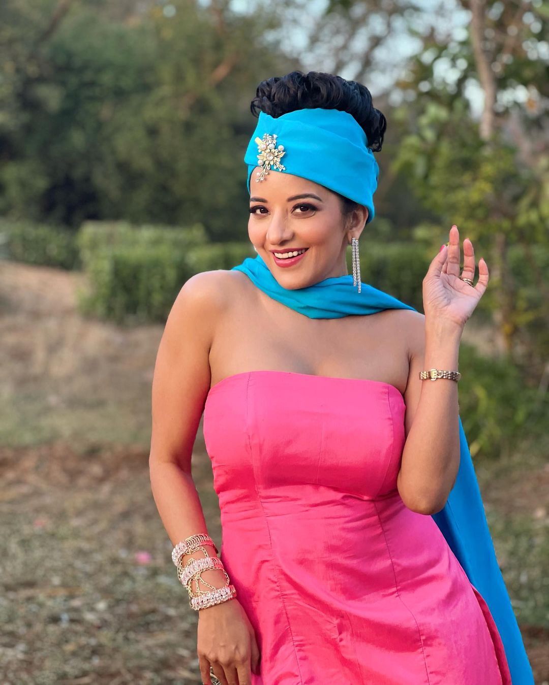 शहजादी लुक में नजर आईं भोजपुरी क्वीन मोनालिसा, Photos ने बढ़ाया इंटरनेट का पारा | Bhojpuri Queen ...