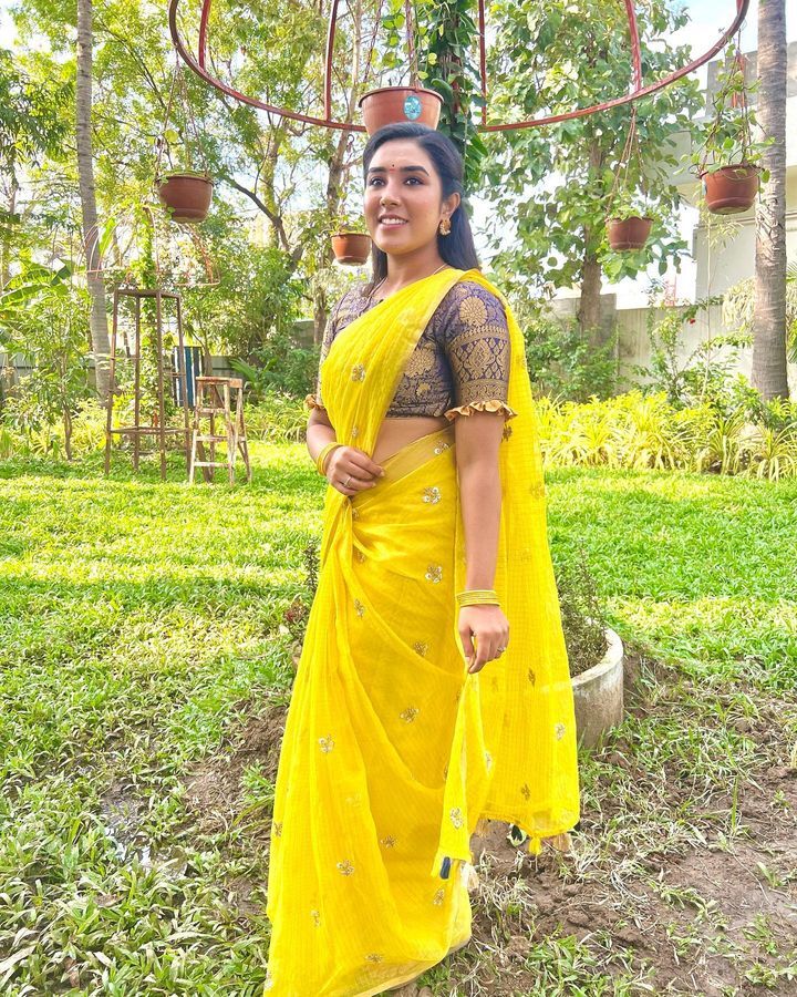 PHOTOS : சீரியல் நடிகை ஸ்ரீநிதியின் லேட்டஸ்ட் அழகிய புகைப்படங்கள்.. | Stunning Red Outfit Pics ...