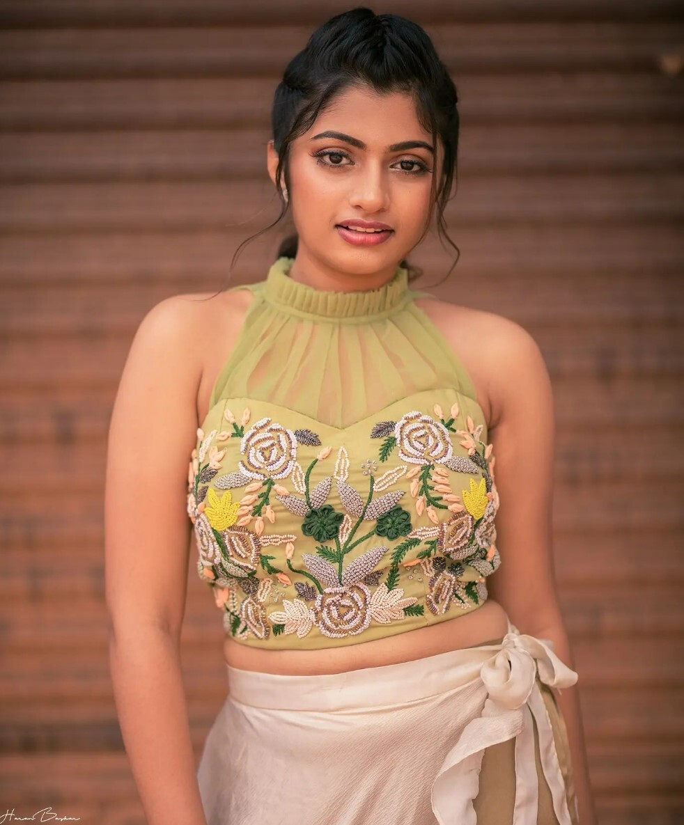 PHOTOS : சீரியல் நடிகையா இவங்க? வேற லெவல் போஸில் ரசிகர்களை ஈர்க்கும் விஜெ அர்ச்சனா.. | Vj ...