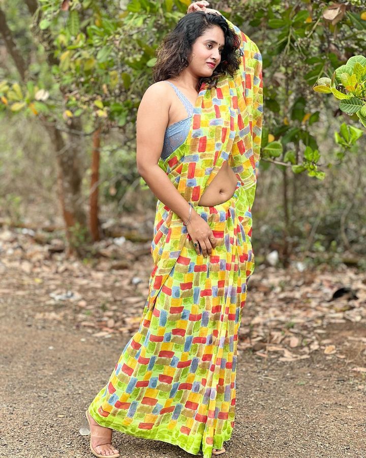 PHOTOS : மாடல் சௌமியா ஷெட்டியின் லேட்டஸ்ட் அழகிய புகைப்படங்கள்.. | Model Soumya Shetty Saree ...