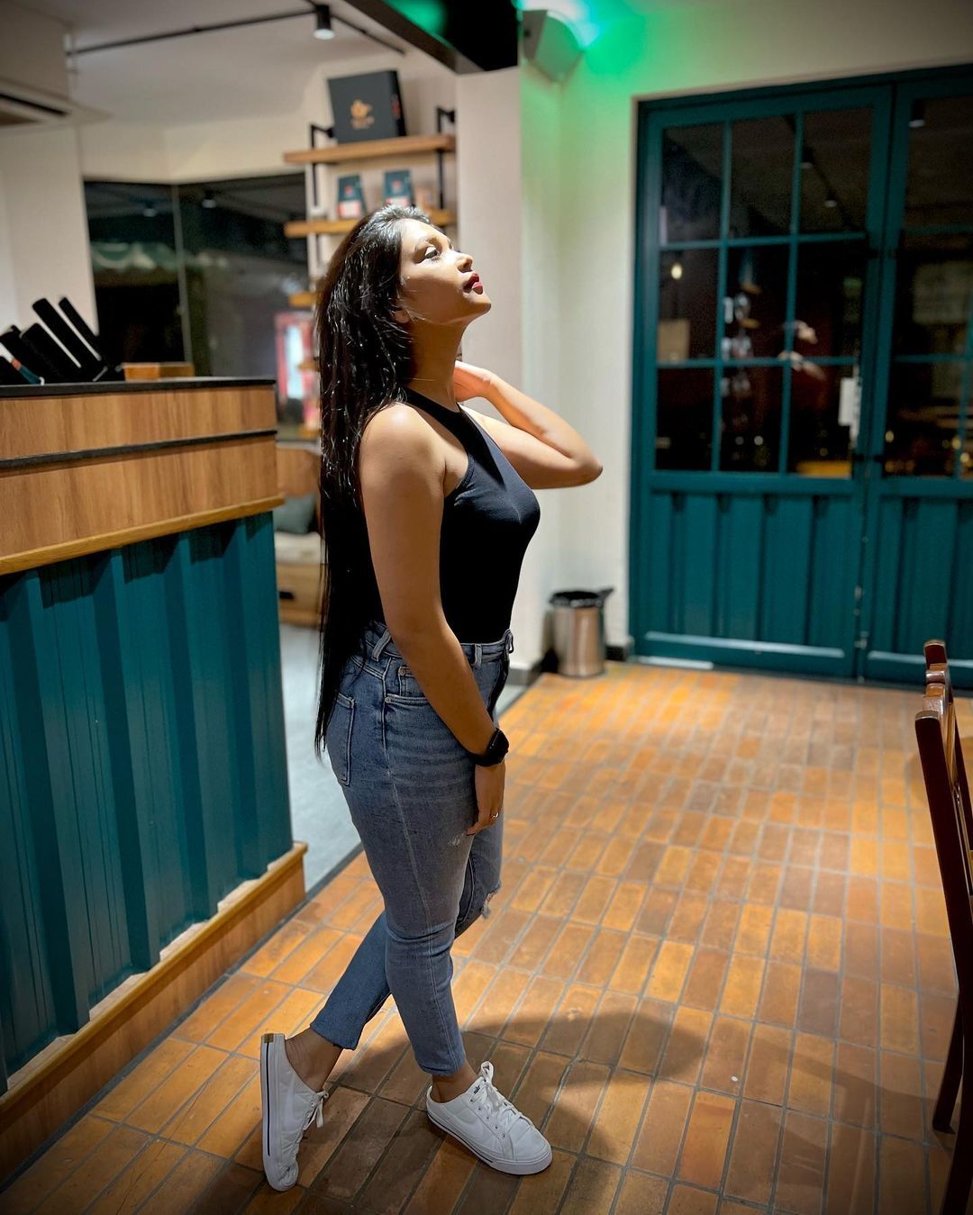 photos : குட்டி உடையில் மலை நடுவில் நச் போஸ்.. நடிகை அமுல்யா கௌடாவின் ...