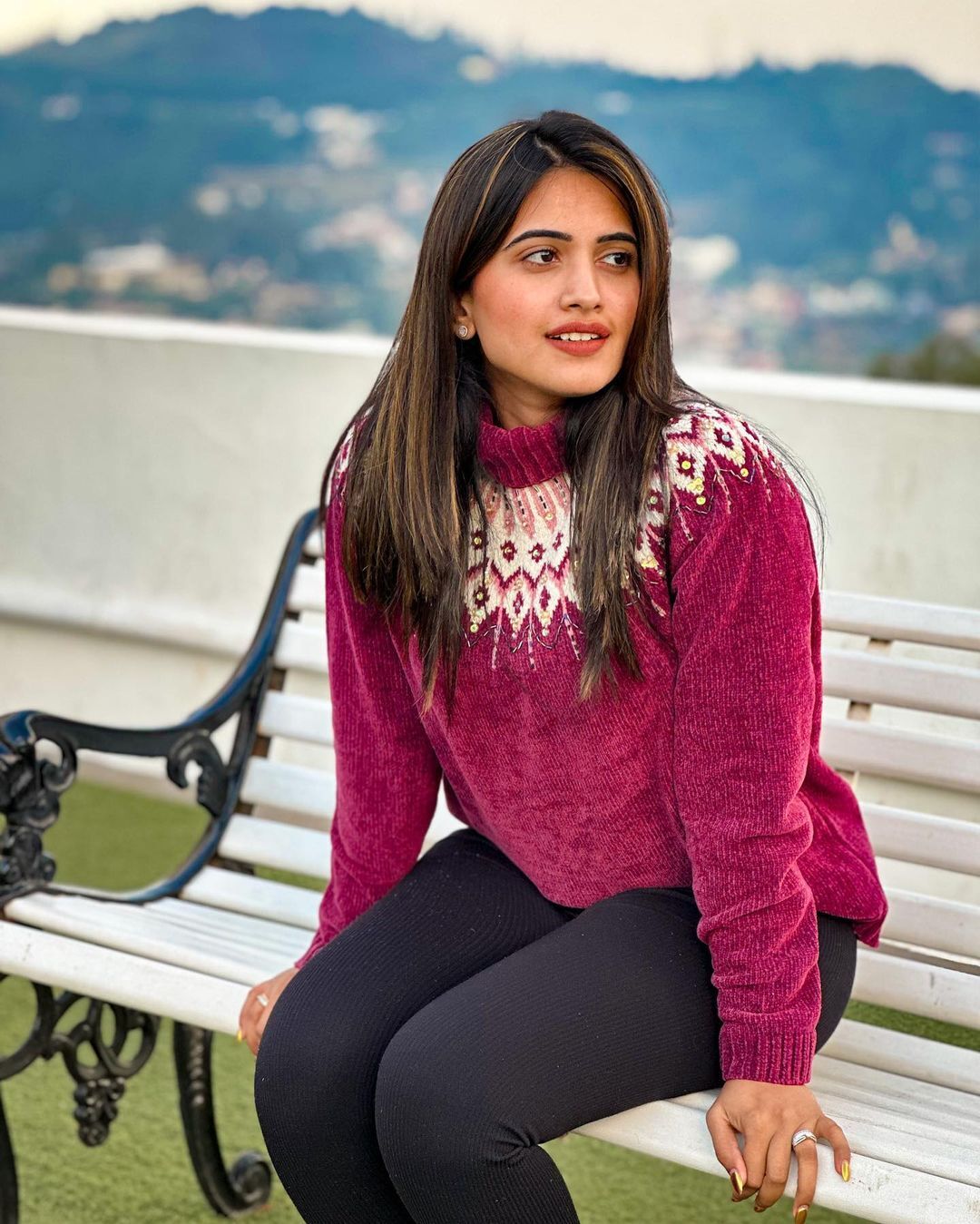 కవ్వించే అందాలతో మత్తెక్కించేస్తున్న సవ్రంతి చొక్కారపు.. | Actress Sravanthi Chokkarapu ...