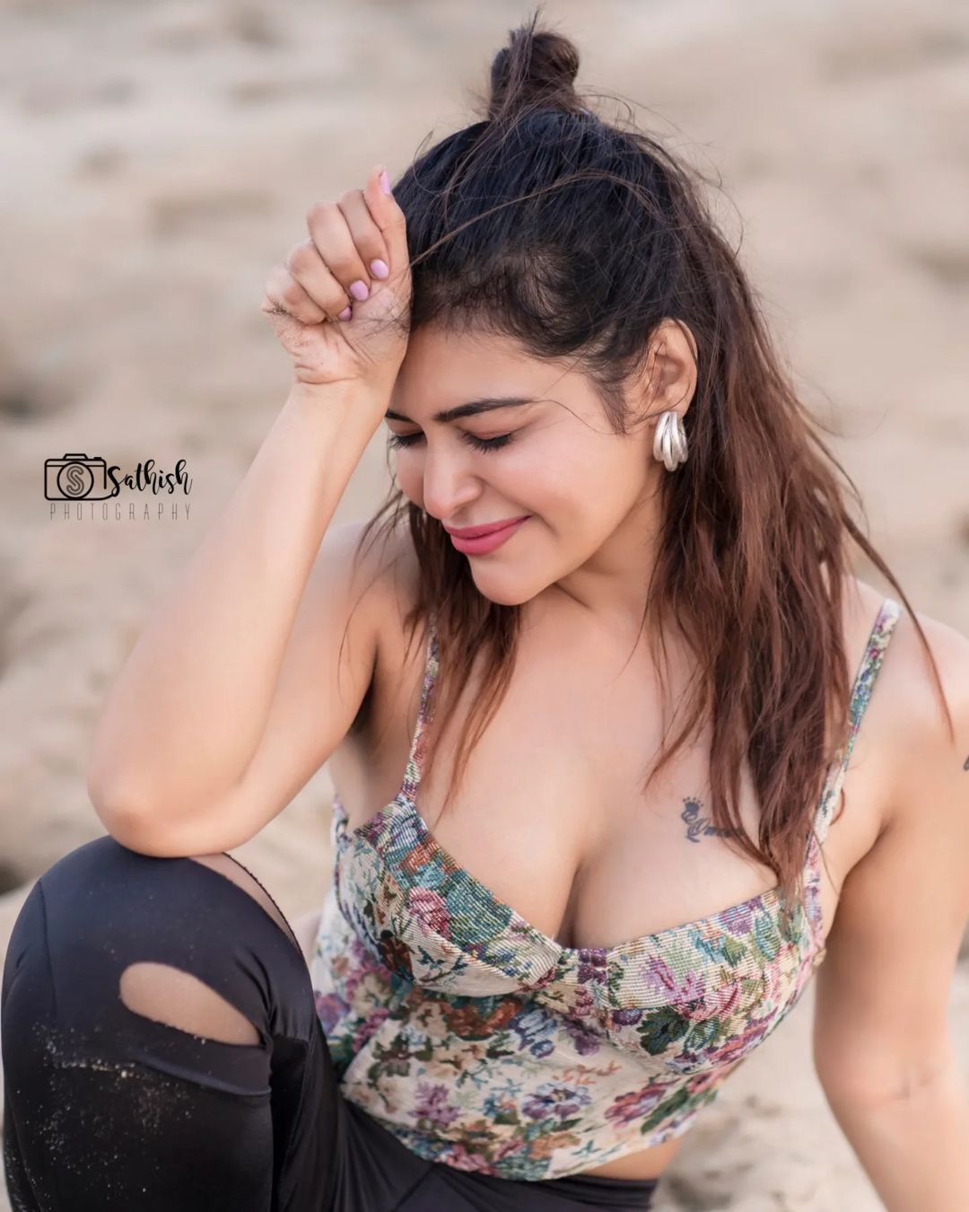 దర్శన్ గుప్తా హాట్ షో.. హీటెక్కిపోతున్న కుర్రాళ్లు..! | Actress Darsha Gupta Stunning Hot Beauty ...