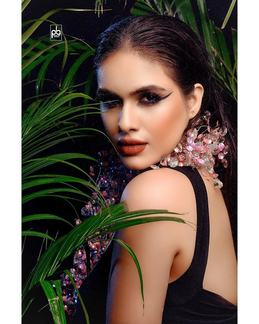 Actress Neha Malik lovely show goes viral, ఎద అందాల ప్రదర్శనతో రచ్చ ...