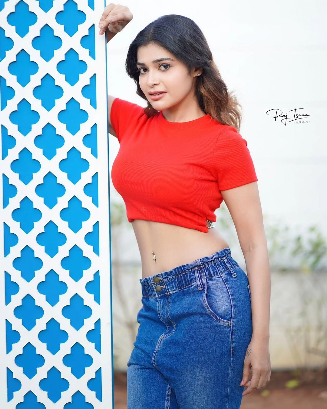 కవ్వించే అందాలతో కుర్రకారు గుండెల్లో సెగలు పుట్టిస్తున్న దర్శ గుప్తా ...