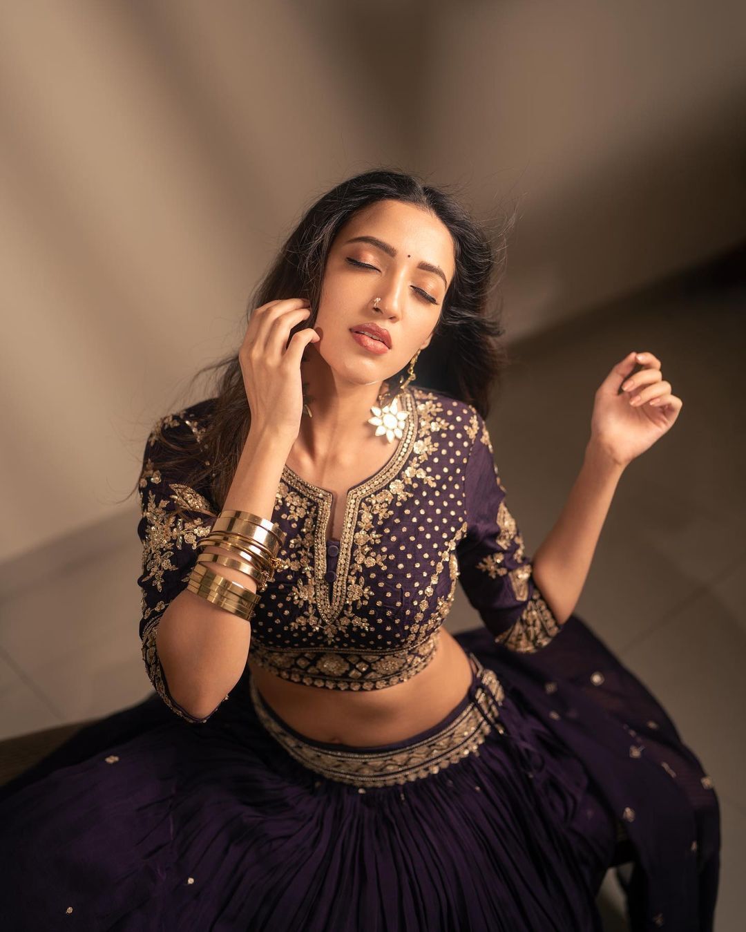 Actress Neha Shetty lovely beauty show goes viral, మత్తెక్కించే అందాలతో ...