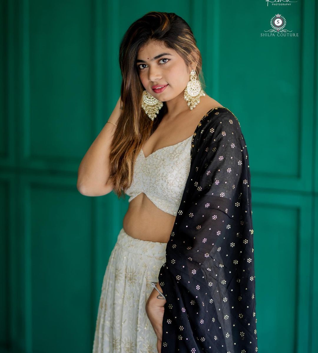 లేలేత అందాలతో మైమరిపిస్తున్న రీతు చౌదరి.. | Jabardasth Actress Rithu ...