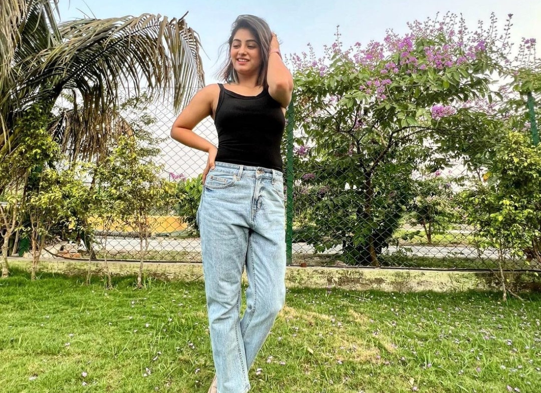 এবার টপ, স্কার্টে ক্যামেরা বন্দি হলেন টেলি অভিনেত্রী তিয়াসা ...