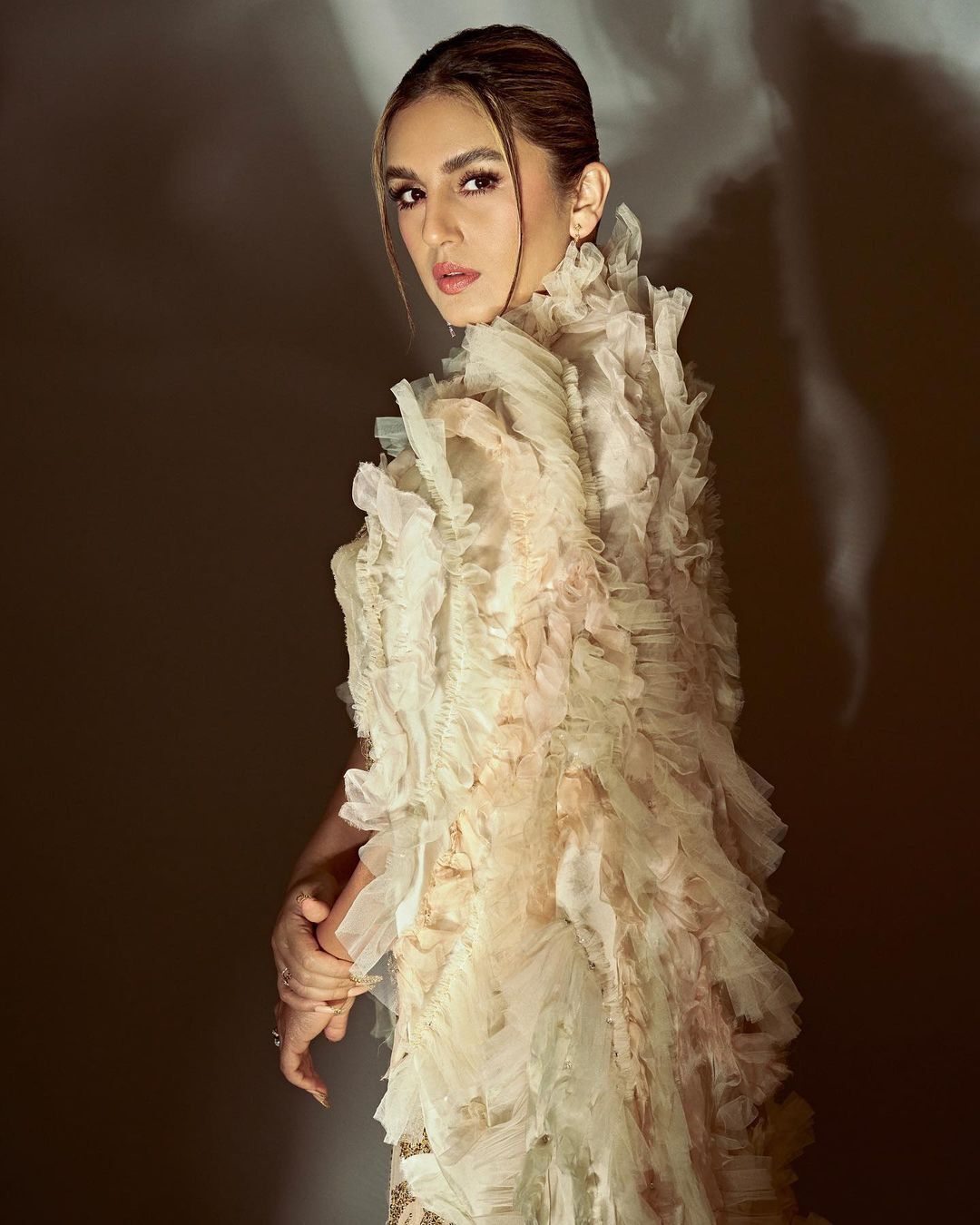 సొగసైన అందాలతో మైమరిపిస్తున్న హ్యూమా ఖురేషి.. | Actress Huma Qureshi ...