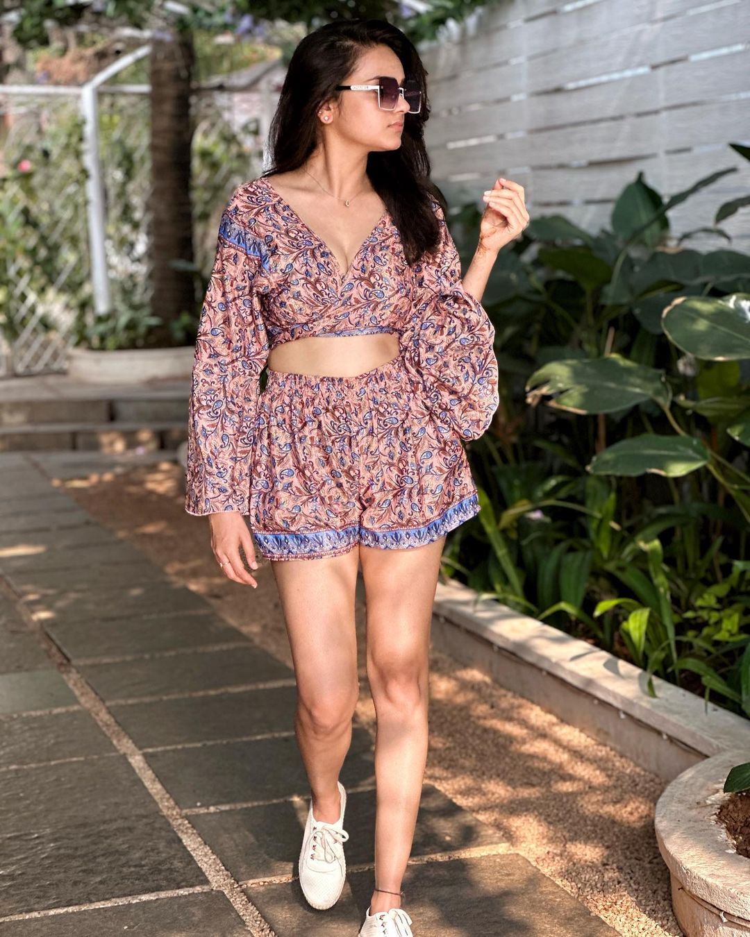 శ్రీ సత్య సోకుల విందు.. వలపుల వయ్యారాలతో హీటెక్కిస్తున్న బ్యూటీ ...