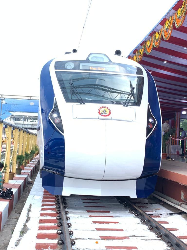 ಭೋಪಾಲ್-ನವದೆಹಲಿ ವಂದೇ ಭಾರತ್‌ ಎಕ್ಸ್‌ಪ್ರೆಸ್‌ ರೈಲಿಗೆ ಚಾಲನೆ | Bhopal-New ...
