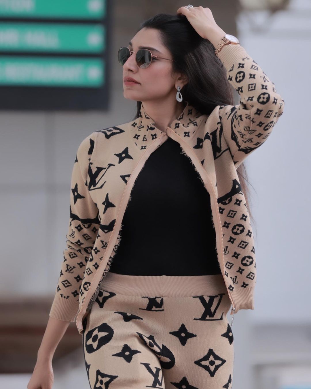 Rithu Manthra: വർക്കൌട്ട് മുഖ്യം... ജിം സ്യൂട്ടിൽ സൂപ്പറായി ഋതു മന്ത്ര ...