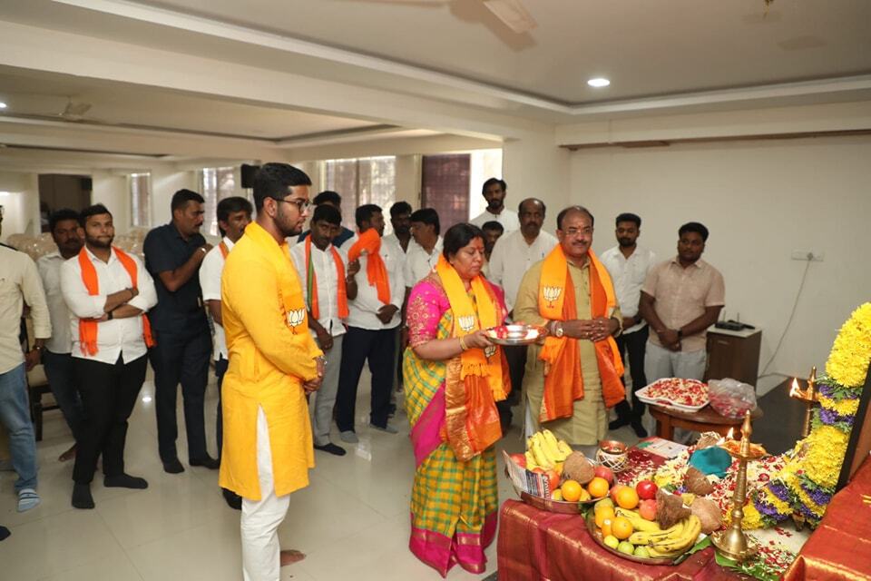 ಮಹದೇವಪುರ ಬಿಜೆಪಿ ಅಭ್ಯರ್ಥಿ ಮಂಜುಳಾ ಅರವಿಂದ ಲಿಂಬಾವೌಳಿ ನಾಮಪತ್ರ | BJP Candidate Manjula Aravind ...