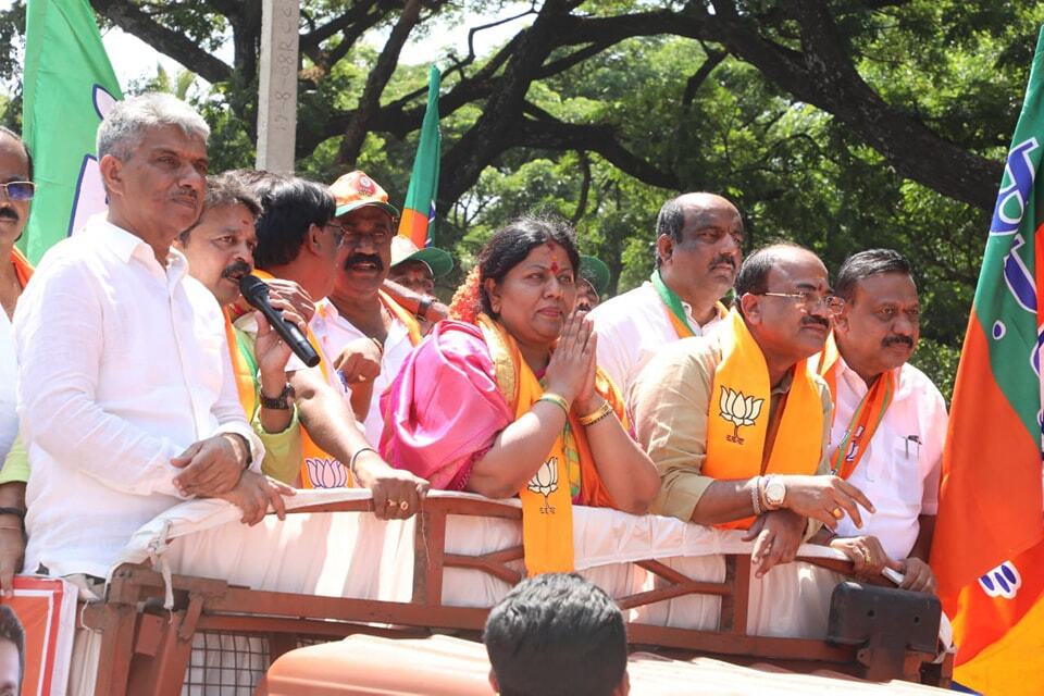 ಮಹದೇವಪುರ ಬಿಜೆಪಿ ಅಭ್ಯರ್ಥಿ ಮಂಜುಳಾ ಅರವಿಂದ ಲಿಂಬಾವೌಳಿ ನಾಮಪತ್ರ | BJP Candidate Manjula Aravind ...