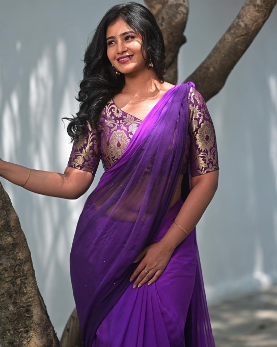 photos : புடவையில் சொக்கவைக்கும் அழகு.. நடிகை யாஷ்னாவின் கலக்கல் போட்டோஸ் இதோ! | Actress Yashna ...