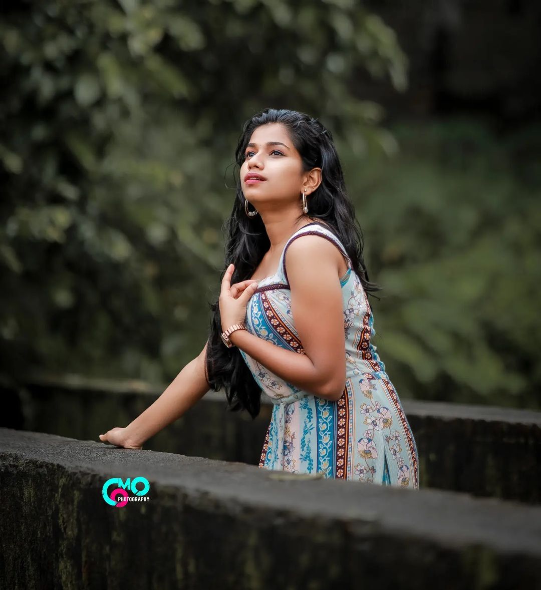 photos : ரெட் கவுனில் ஆளை மயக்கும் மாடல் அழகி ஜயா மேத்யூ.. வேற லெவல் ...