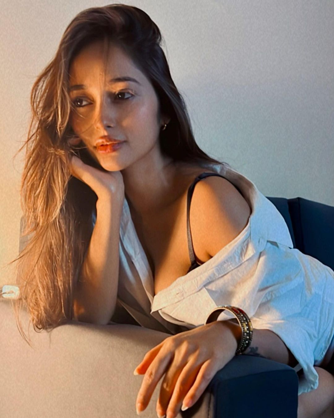 photos : ப்பா.. சொக்கவைக்கும் அழகில் அக்ரிதி சிங்.. கலக்கலான ரீசண்ட் பிக்ஸ் இதோ! | Actress ...