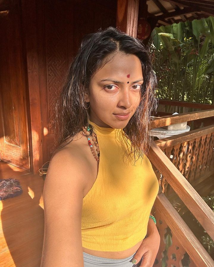 PHOTOS : பார்வை ஒன்றே போதுமே.. நடிகை அமலா பாலின் லேட்டஸ்ட் இன்ஸ்டா ...