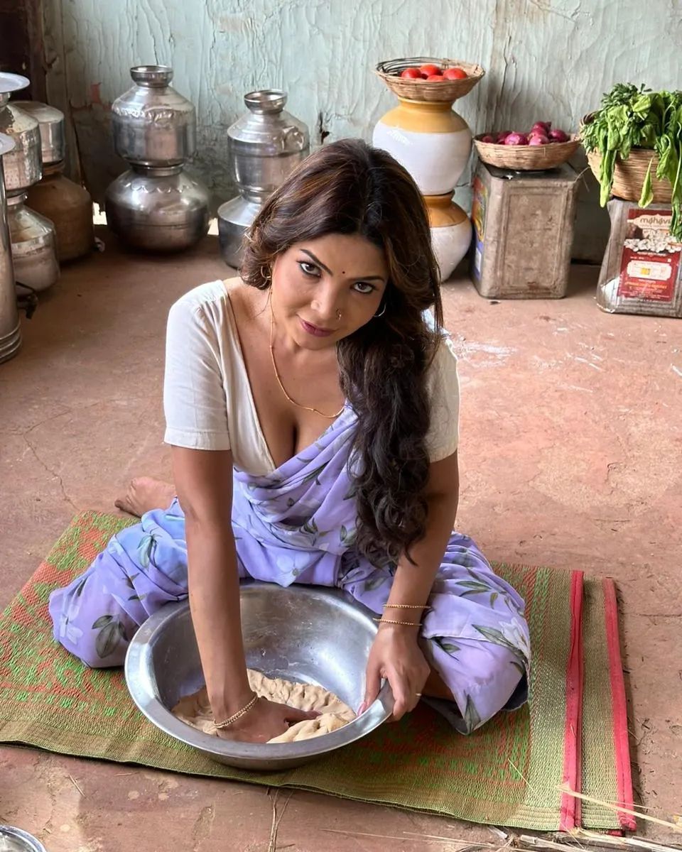 PHOTOS : மயக்கும் அழகில்.. வெப்சீரிஸ் நடிகை மஹி கவுரின் லேட்டஸ்ட் ...