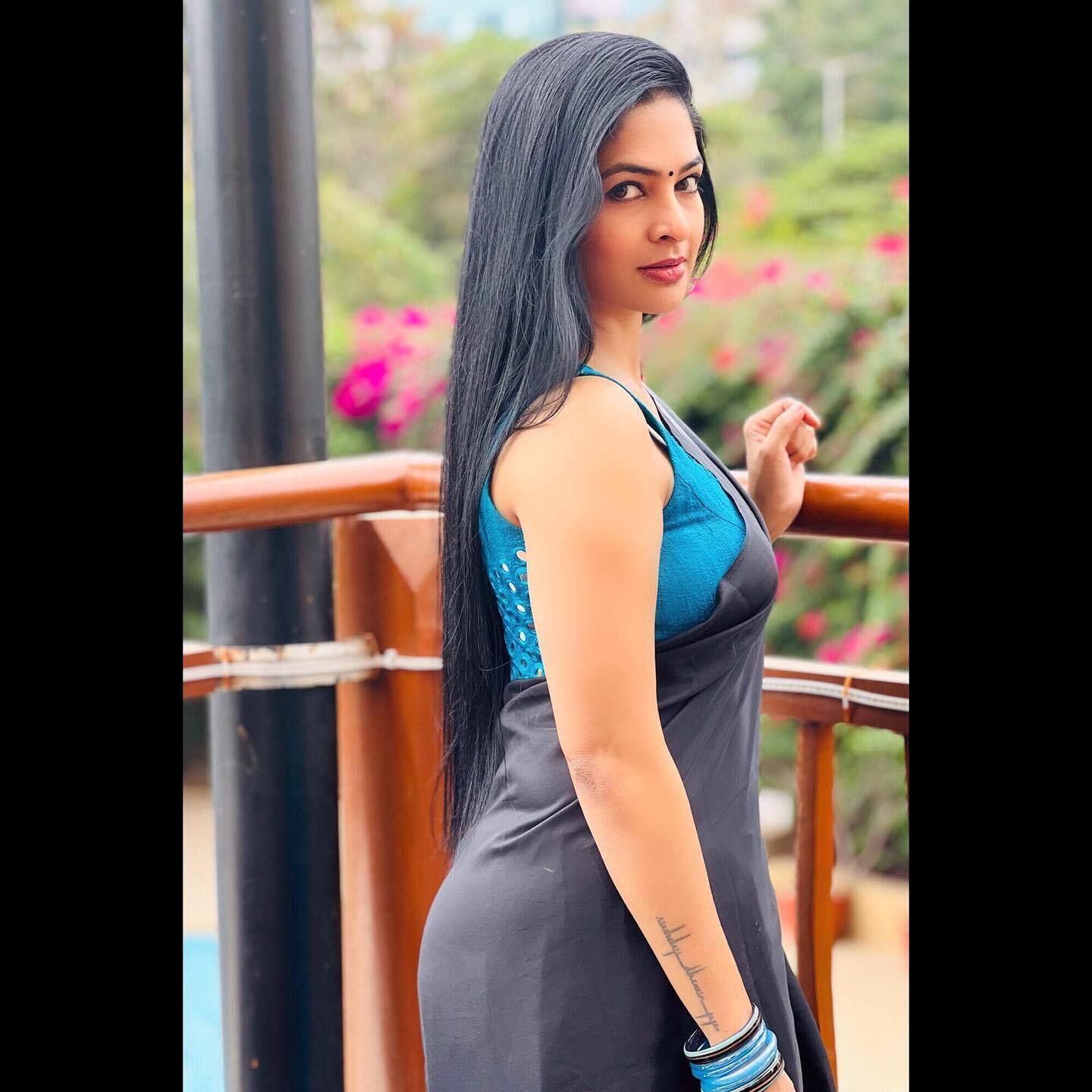 PHOTOS : நடிகை மதுமிதாவின் லேட்டஸ்ட் அசத்தல் போட்டோஸ்.. | Gorgeous Glamour Pics Of Actress ...