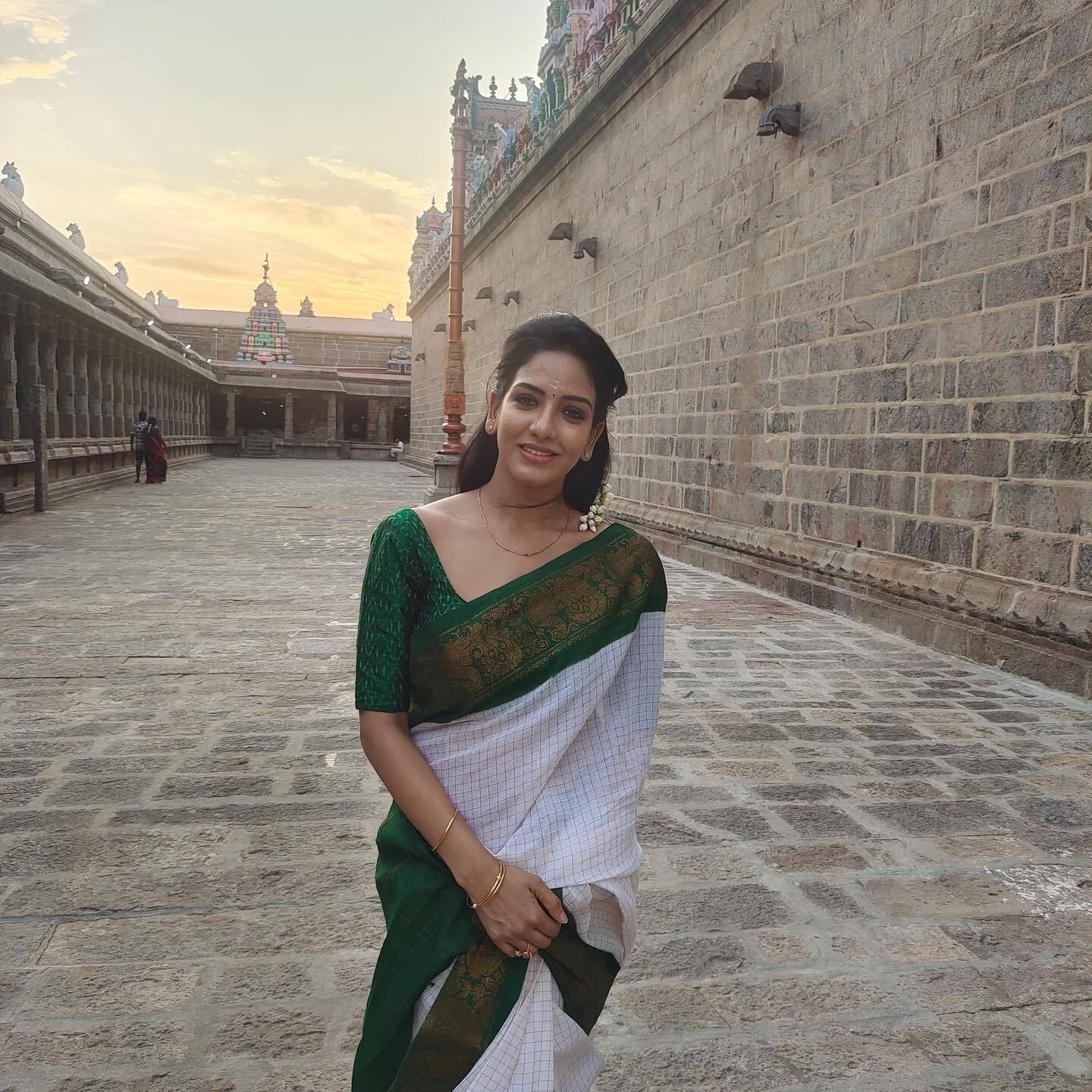 PHOTOS : சேலையில் செம அழகு.. பவானி ரெட்டியின் ஸ்டன்னிங் போட்டோஸ் இதோ ...