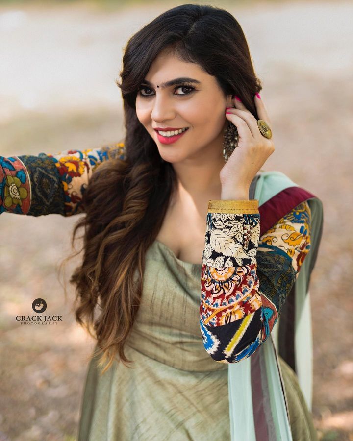 PHOTOS : ப்பா.. அந்த லுக் இருக்கே! சுடிதாரில் கலக்கும் குக் வித் கோமாளி ஷெரின்.. | Stunning ...