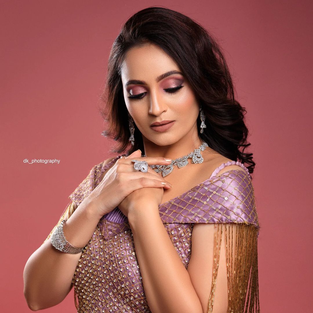 photos : தத்துரூபமாக அம்மனை போல உருவெடுத்த விஜய டிவி சீரியல் நடிகை ...